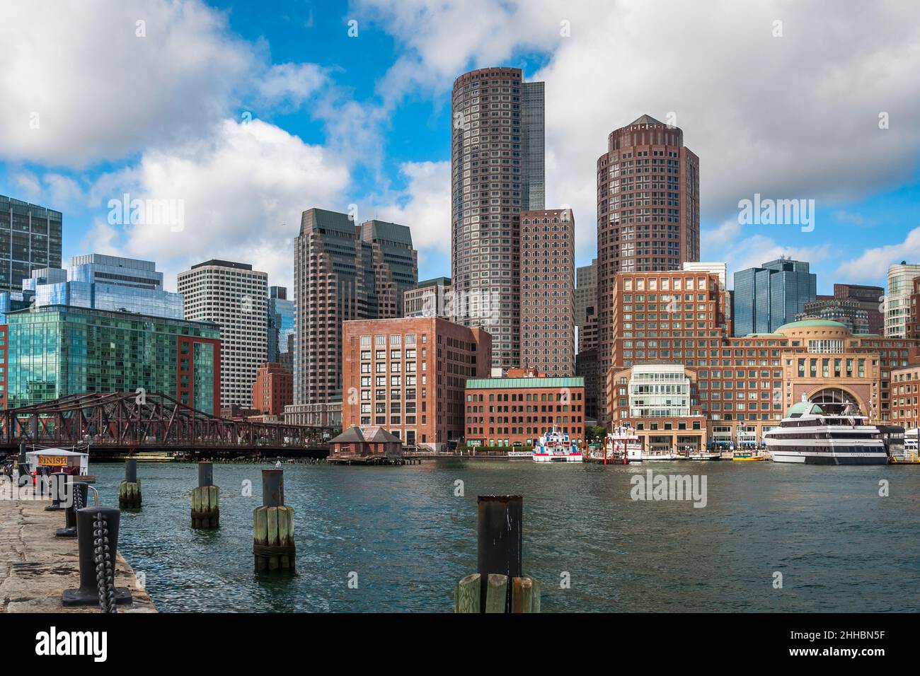 Fort Point Channel and view of the Boston skyline Stock Photo - Alamy