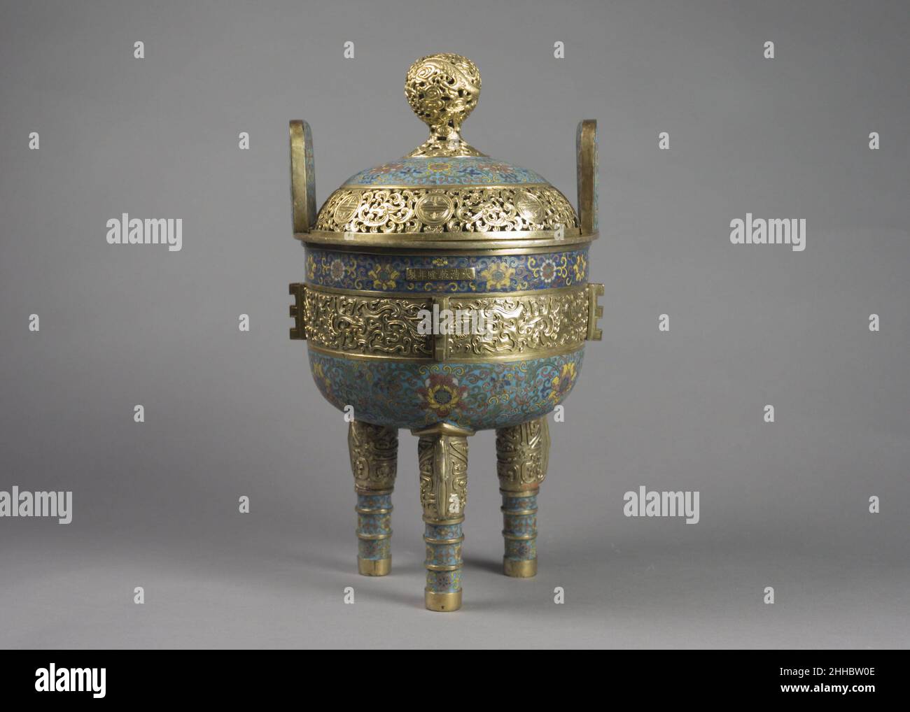 Tripod food vessel hi-res stock photography and images - Alamy