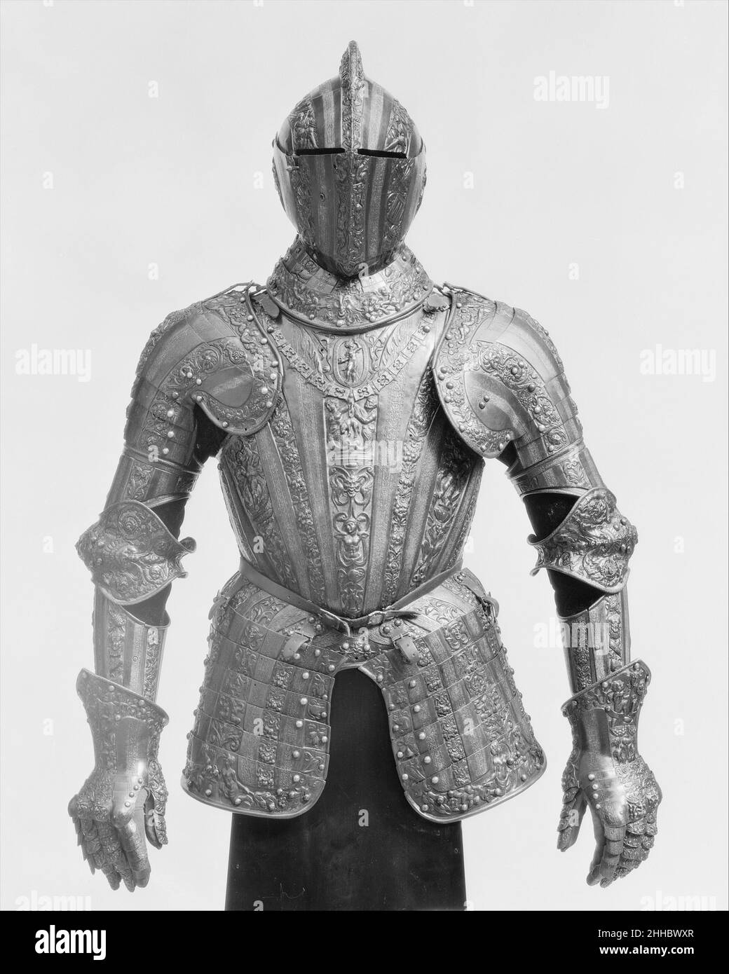Half Armor attributed to Don Gonzalo Fernández de Córdoba y Fernández ...