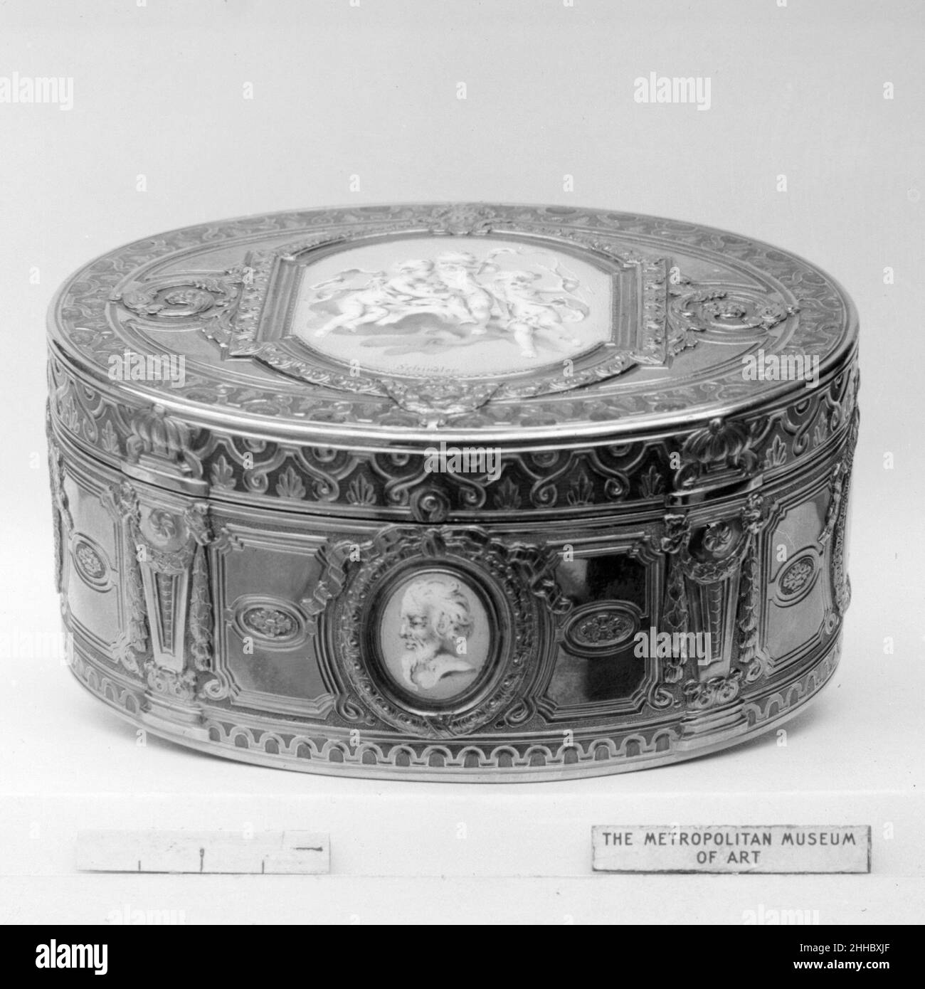 Snuffbox ca. 1770 P.M.C.. Snuffbox 193733 Stock Photo - Alamy