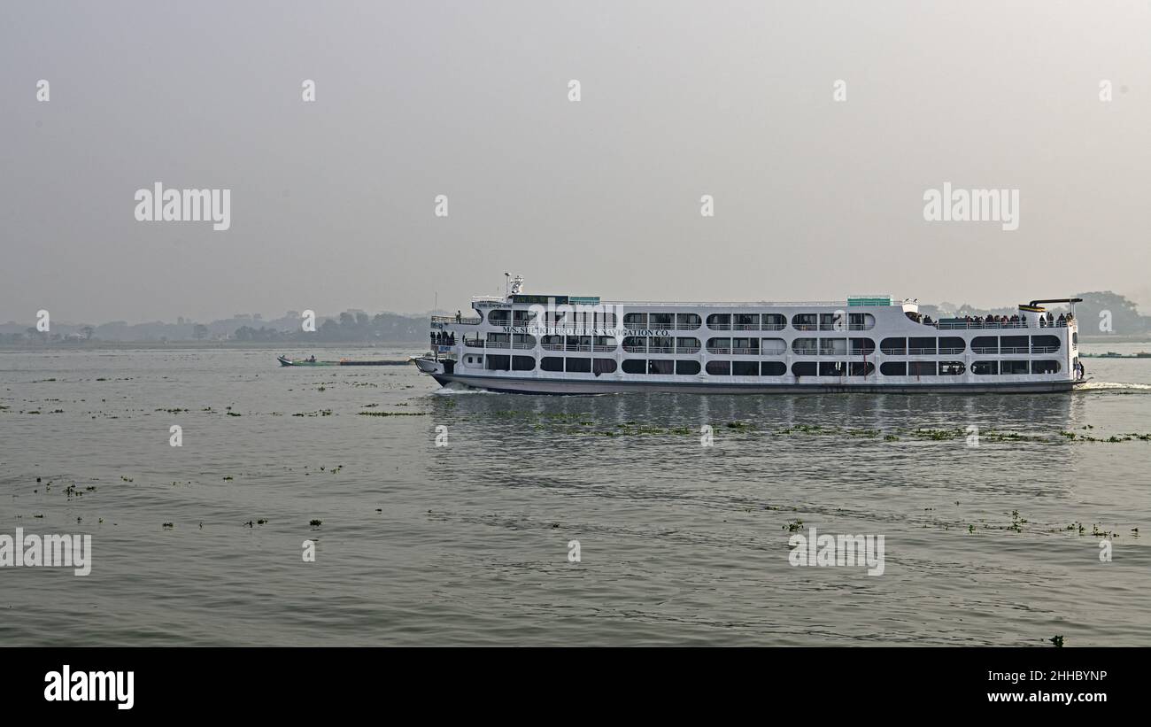 River transportation hi-res stock photography and images - Alamy
