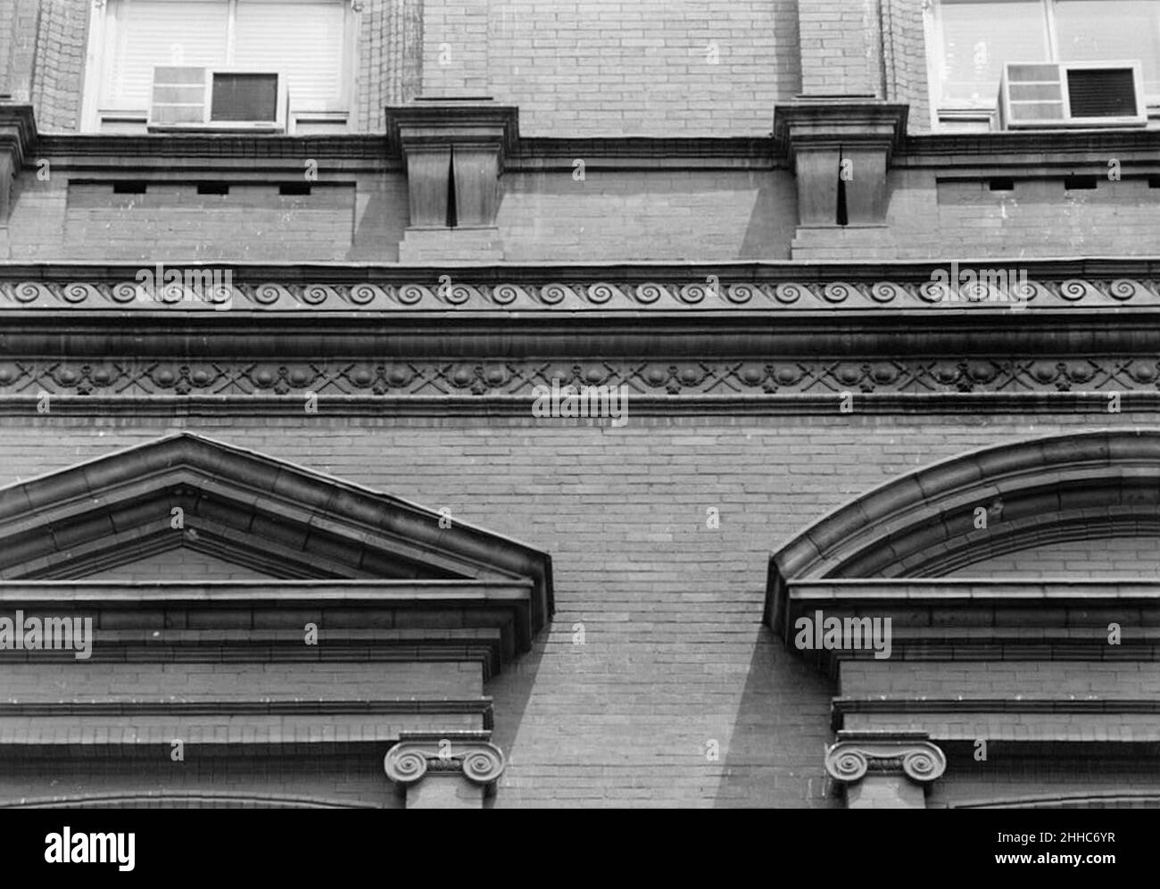 Historic building frieze Black and White Stock Photos & Images - Alamy