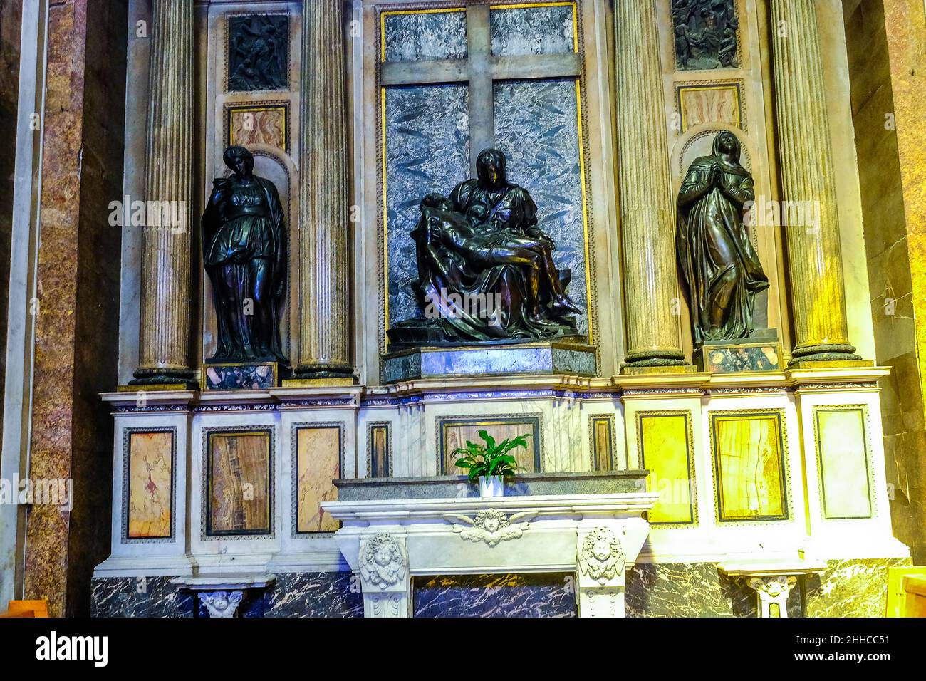 Pieta rome hi-res stock photography and images - Alamy