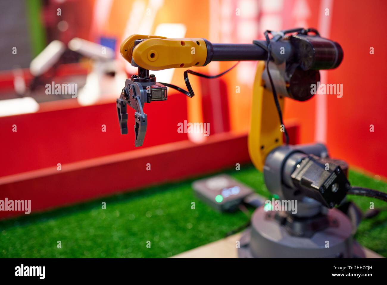 Mobile self-propelled robot. Mobile crawler robot with arm manipulator ...