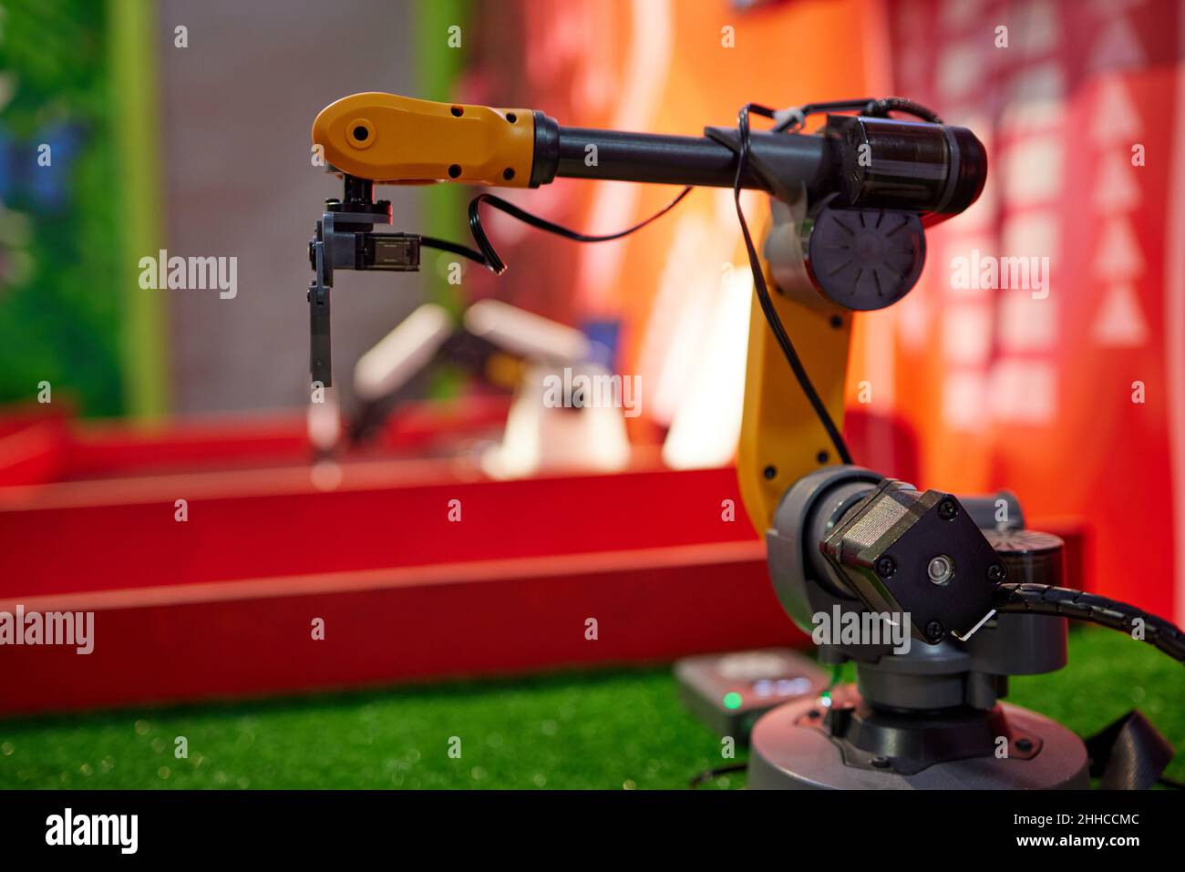 Mobile self-propelled robot. Mobile crawler robot with arm manipulator ...