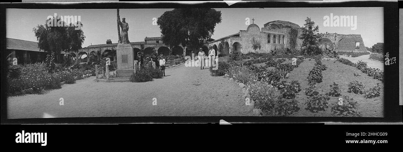 Spanish mission Black and White Stock Photos & Images - Alamy