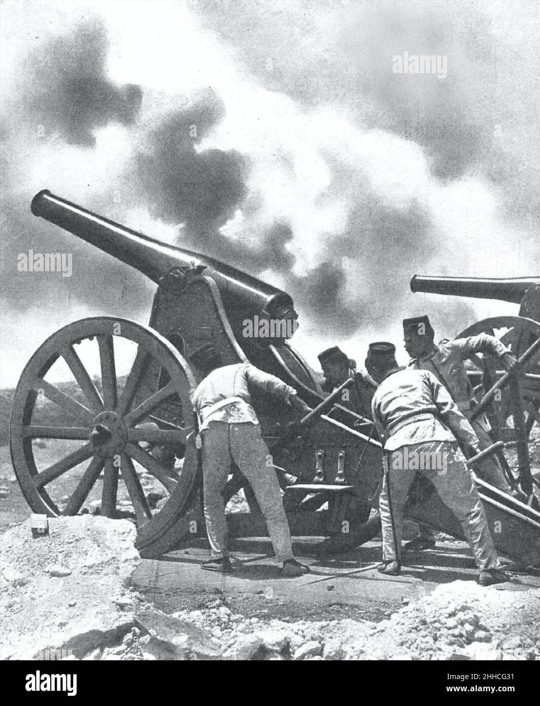 Spanish mortars firing at Mount Gurugú Stock Photo - Alamy