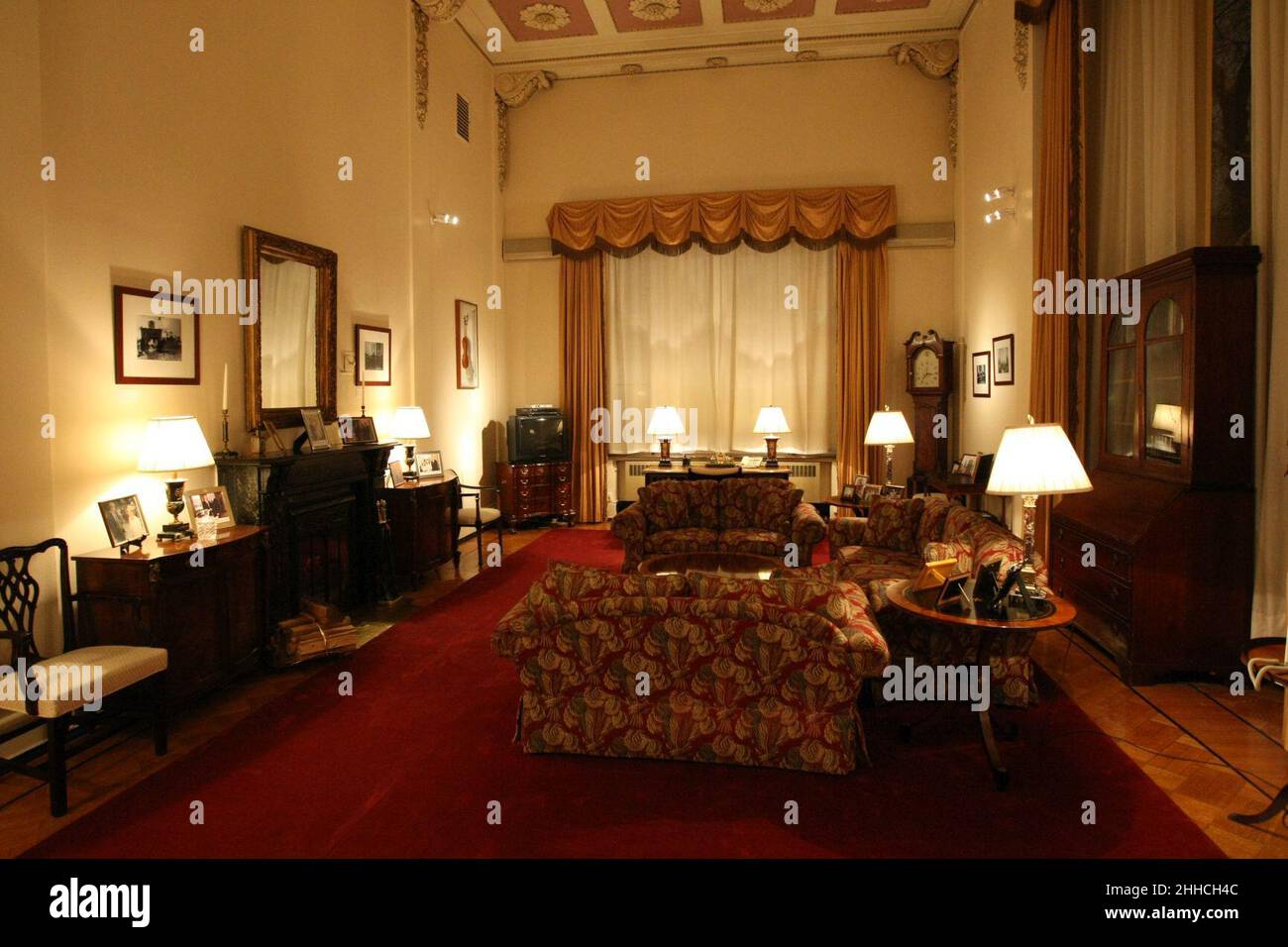 Spaso house hi-res stock photography and images - Alamy