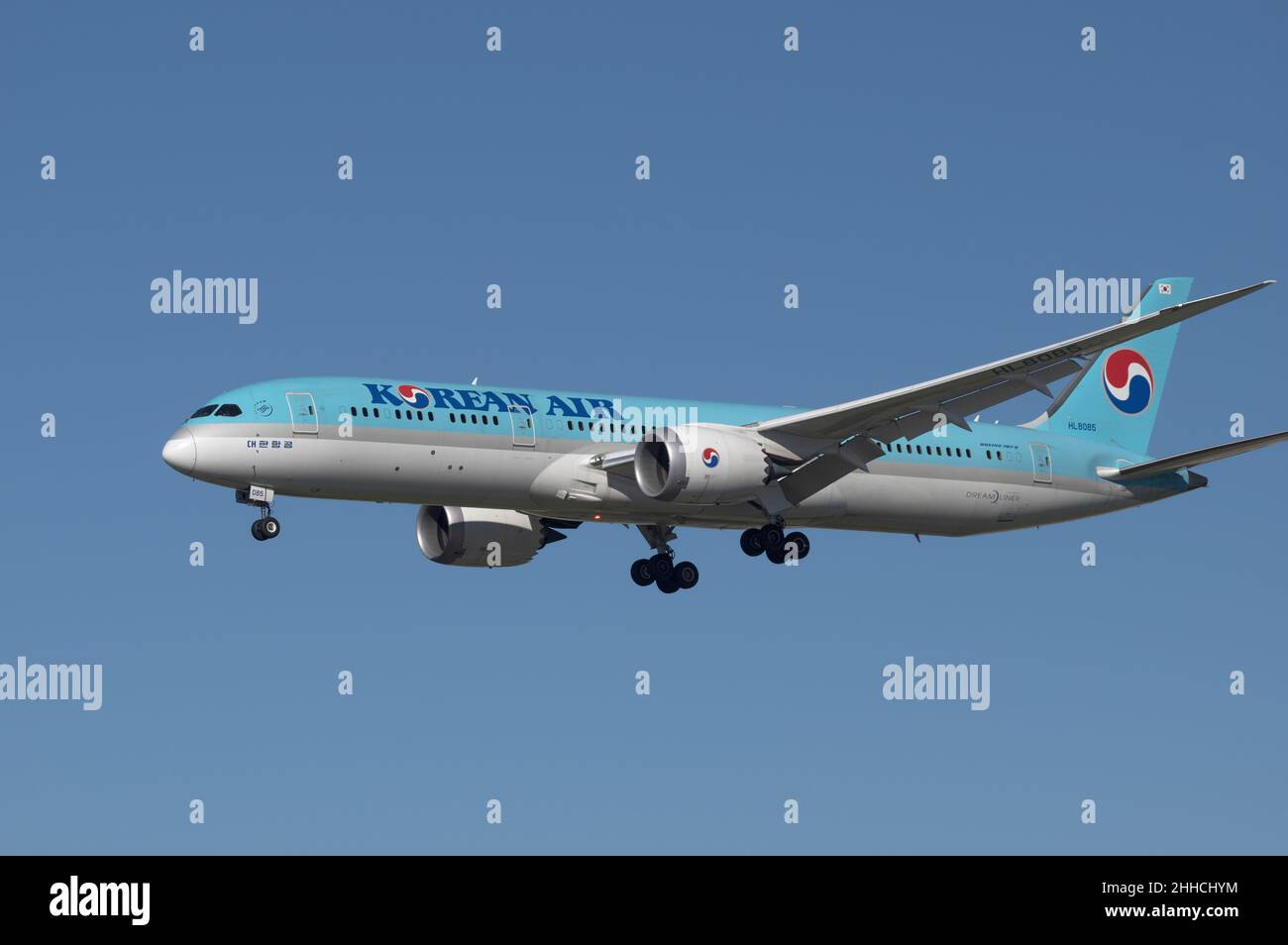 Korean Air Boeing 787-9 with registration HL8085 shown approaching LAX ...