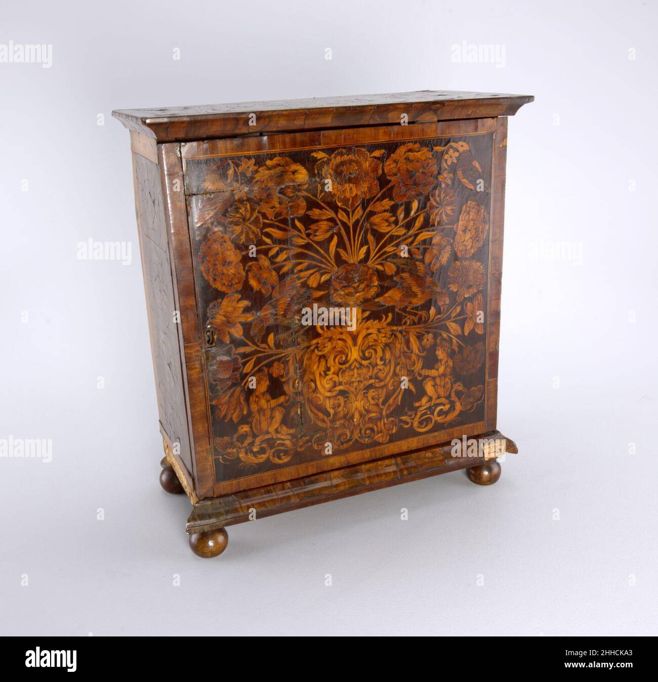 Specimen chest hi-res stock photography and images - Alamy