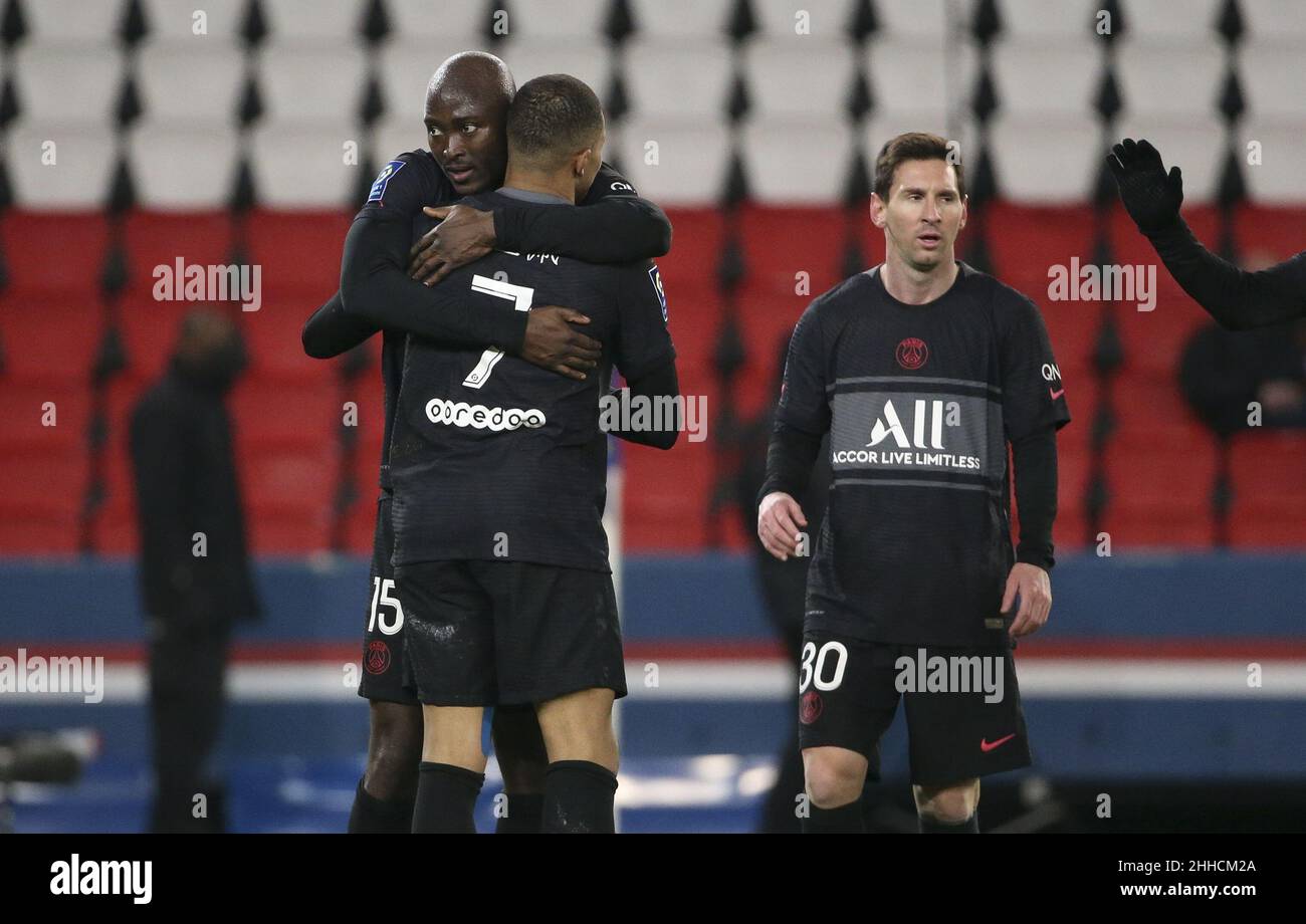 Danilo Pereira of PSG celebrates his goal with Kylian Mbappe, Lionel ...