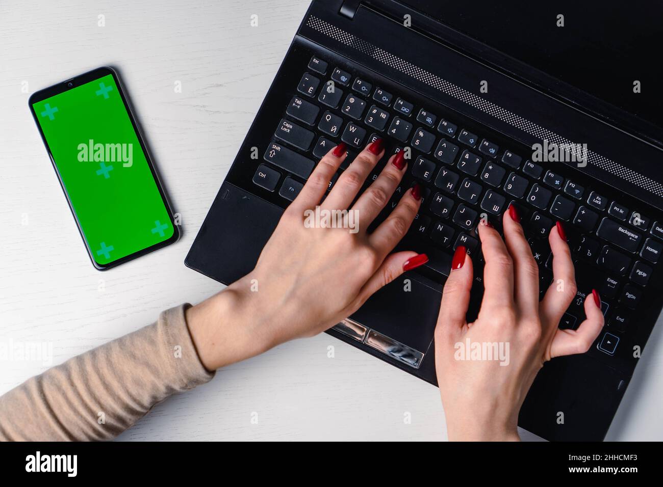 Womans hands typing hi-res stock photography and images - Alamy