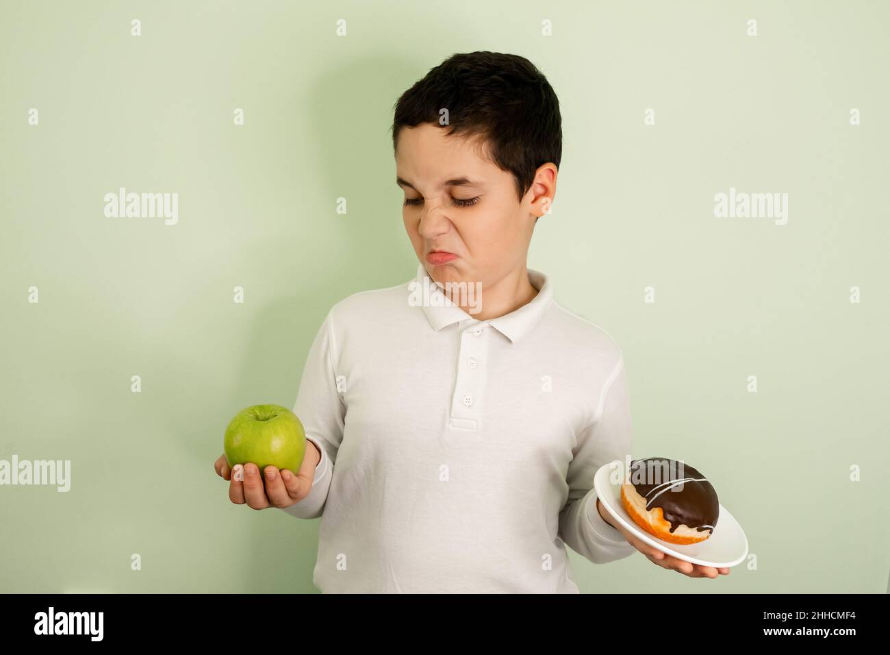 Choice between tasty and healthy. Proper nutrition, the right choice ...
