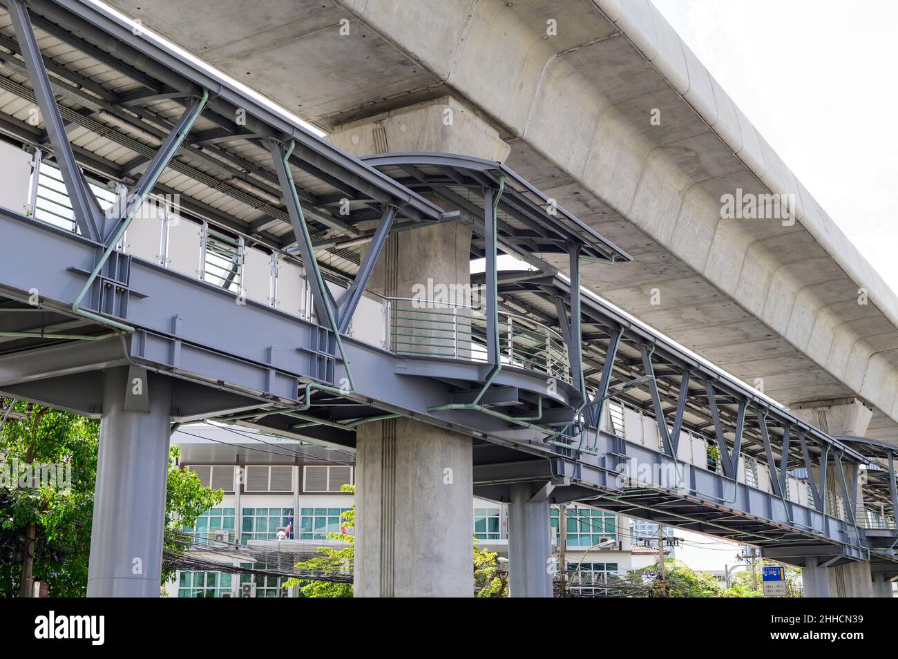 Skywalk bridge on skytrain without people walking Stock Photo - Alamy