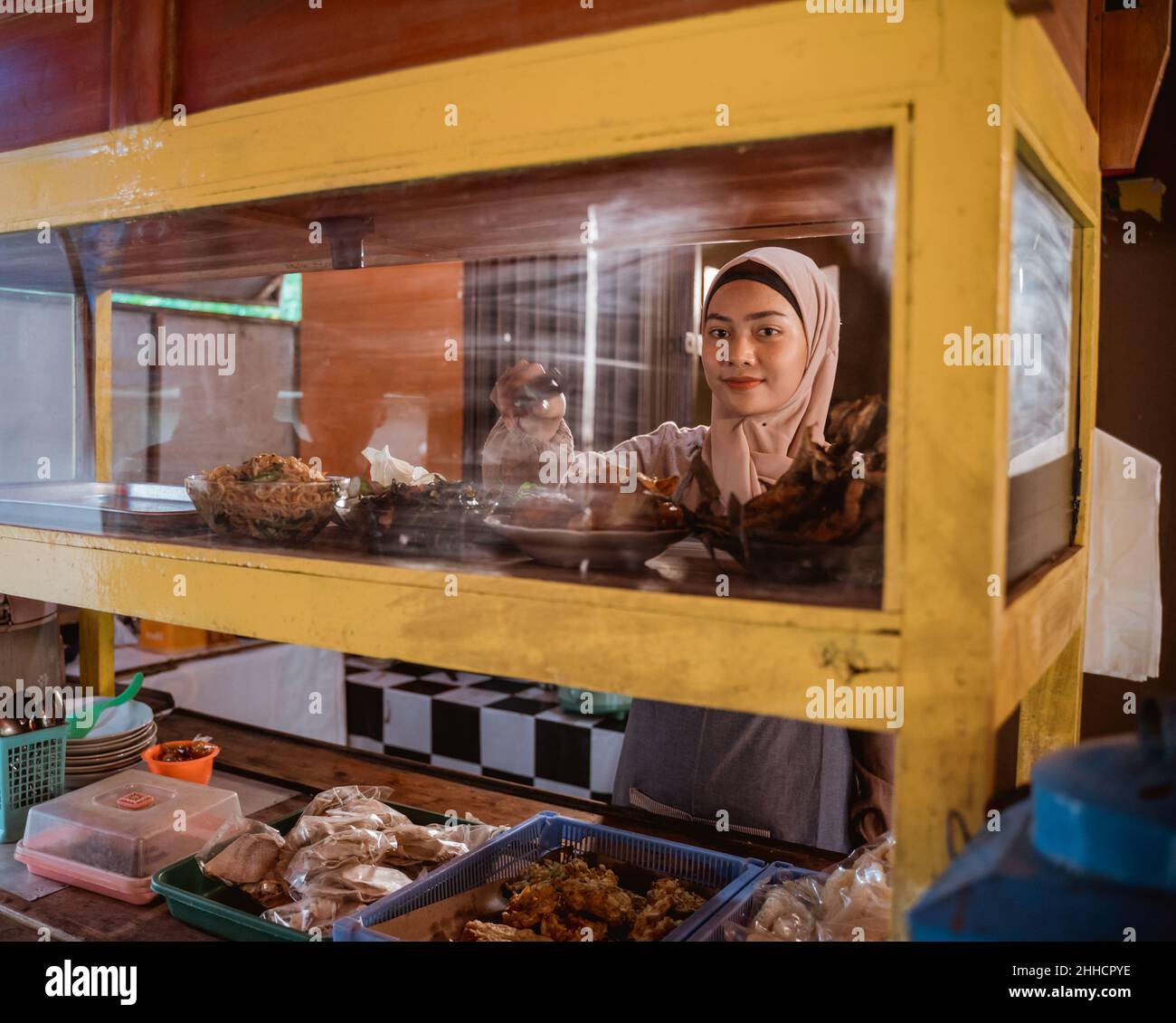 muslim asian woman preparing her food stall Stock Photo - Alamy