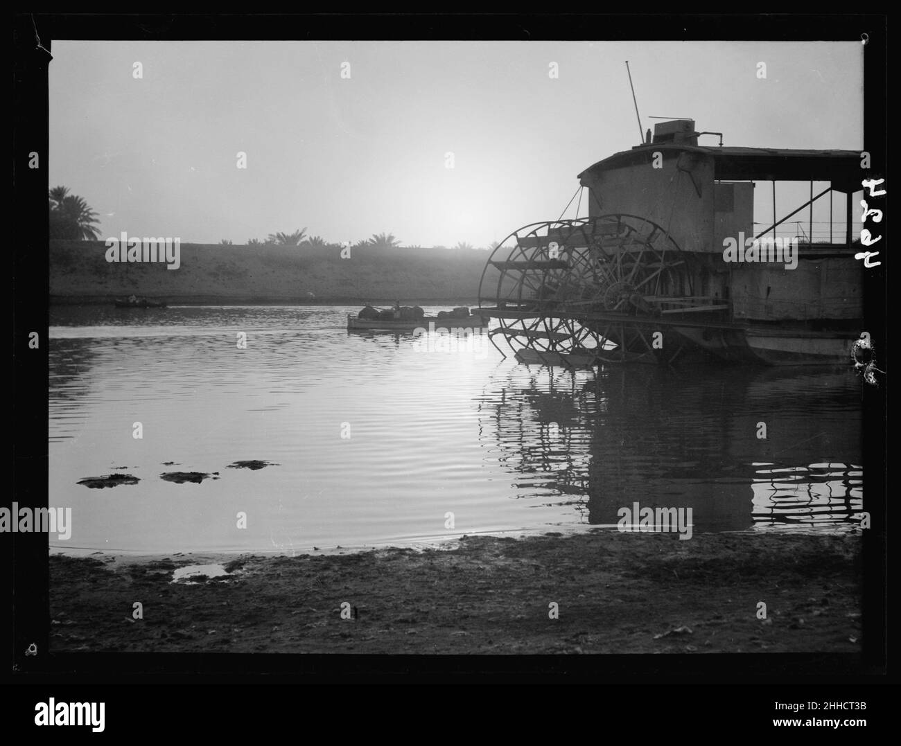 Mesopotamia boat hi-res stock photography and images - Alamy