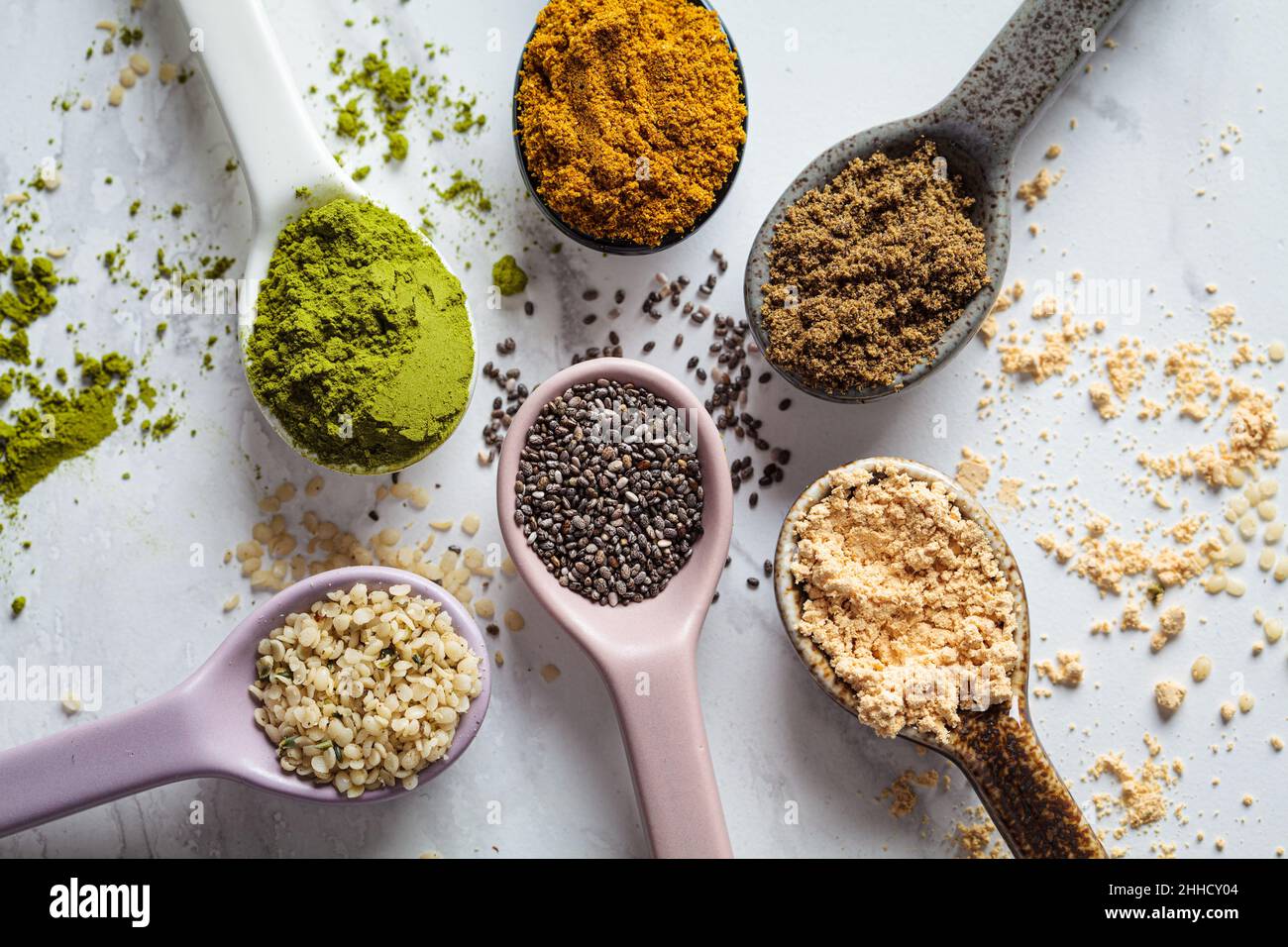 Flat lay of super food powders in spoons, white marble background Stock ...