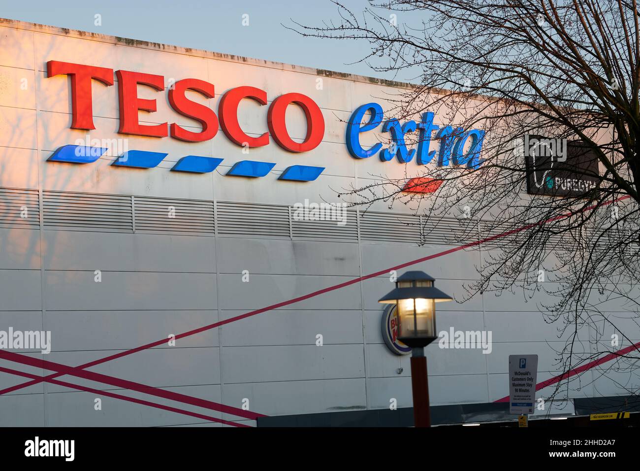Tesco Extra shop at Weston Favell shopping centre, Northampton, England ...