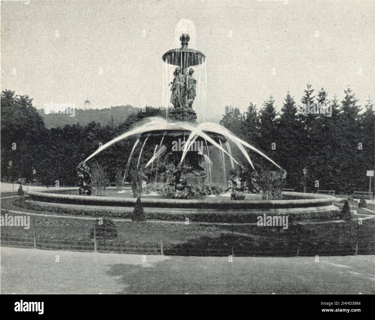 Springbrunnen im stadtpark hi-res stock photography and images - Alamy