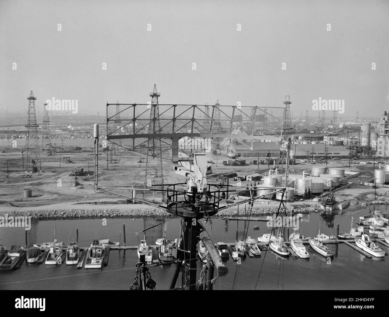 SPS-6 radar aboard USS Okanogan (APA-220), in the 1950s (7575057 Stock ...
