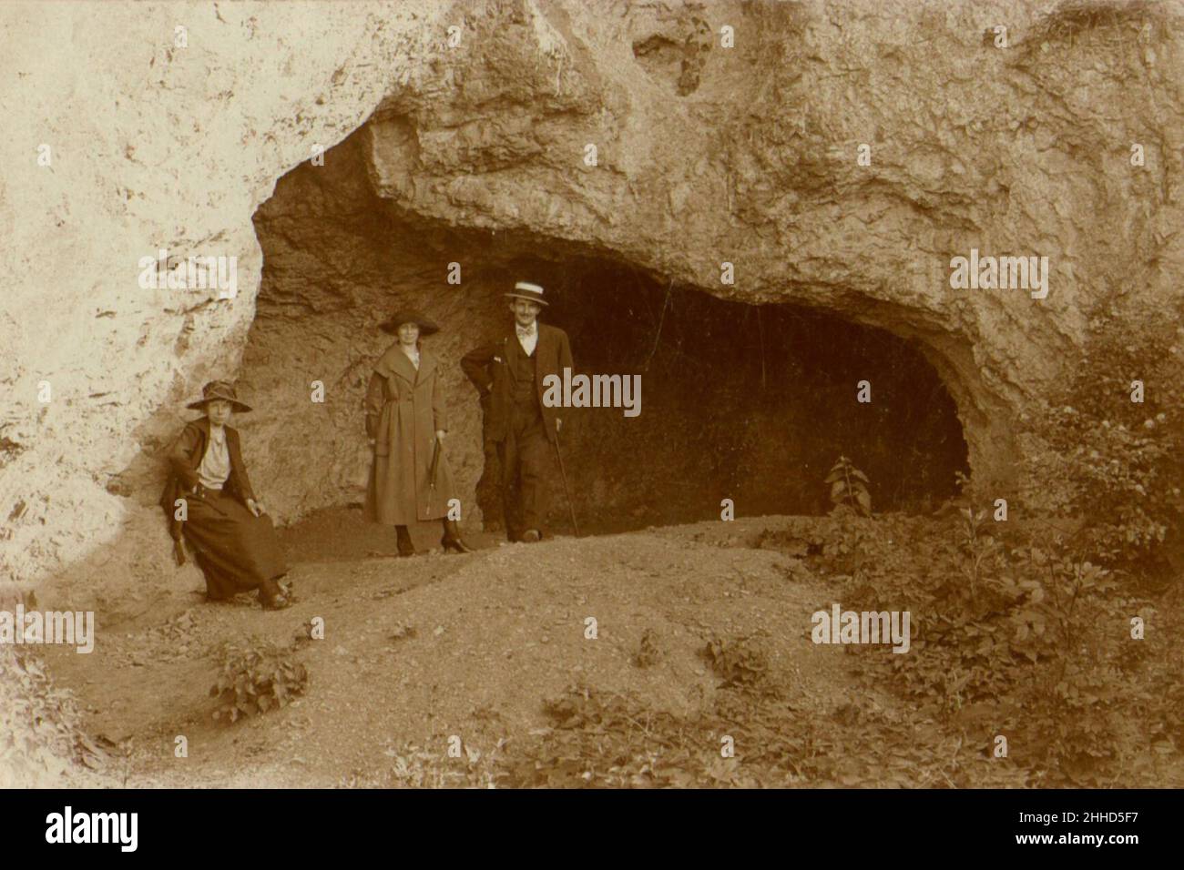 Spy Cave - 32 Stock Photo - Alamy