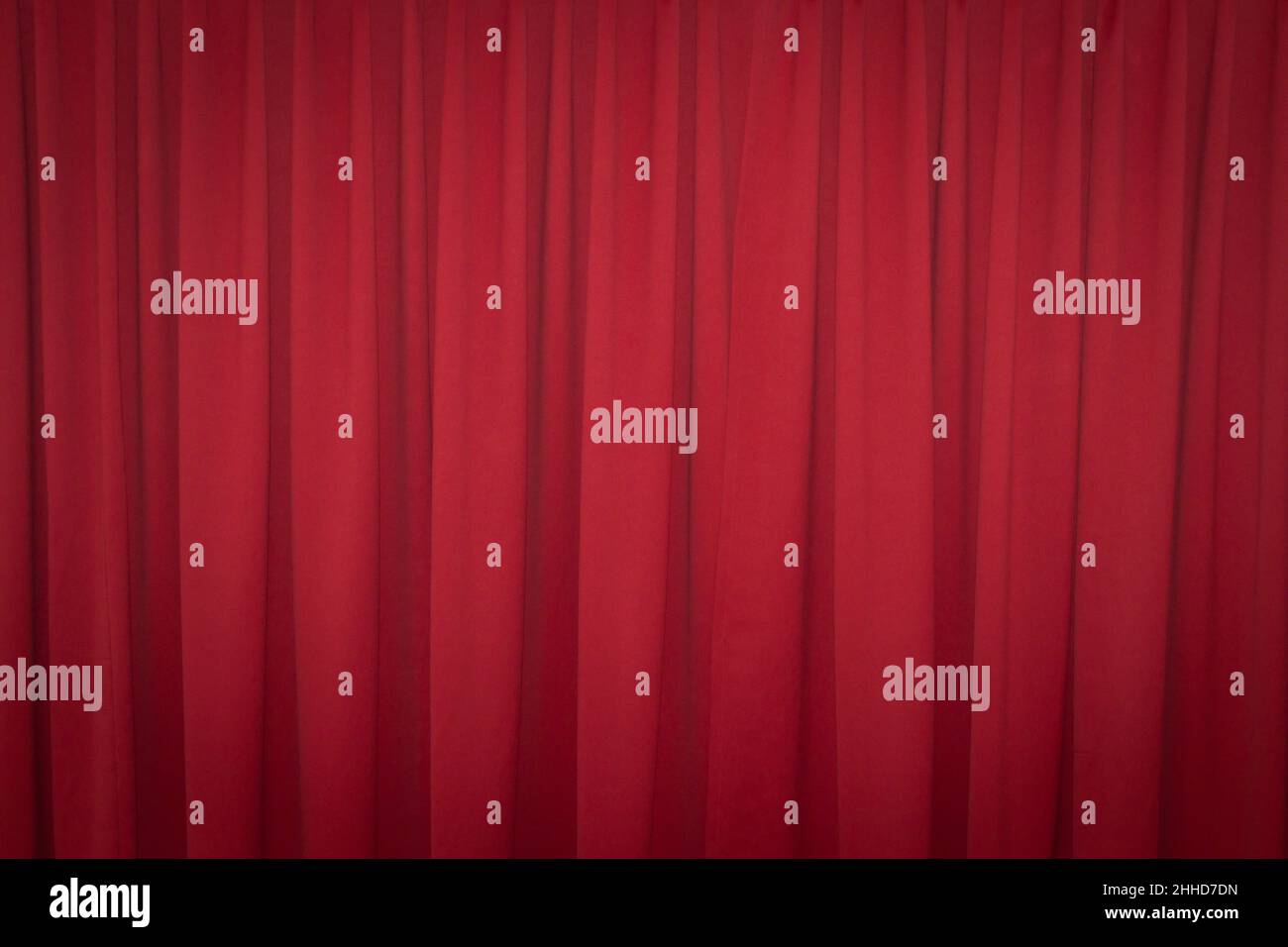 Red curtain closed hi-res stock photography and images - Alamy