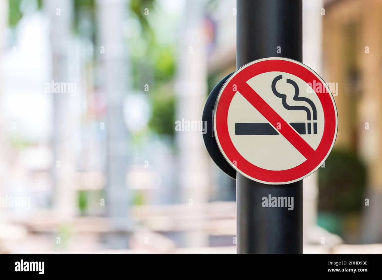 no smoking sign with green background Stock Photo - Alamy