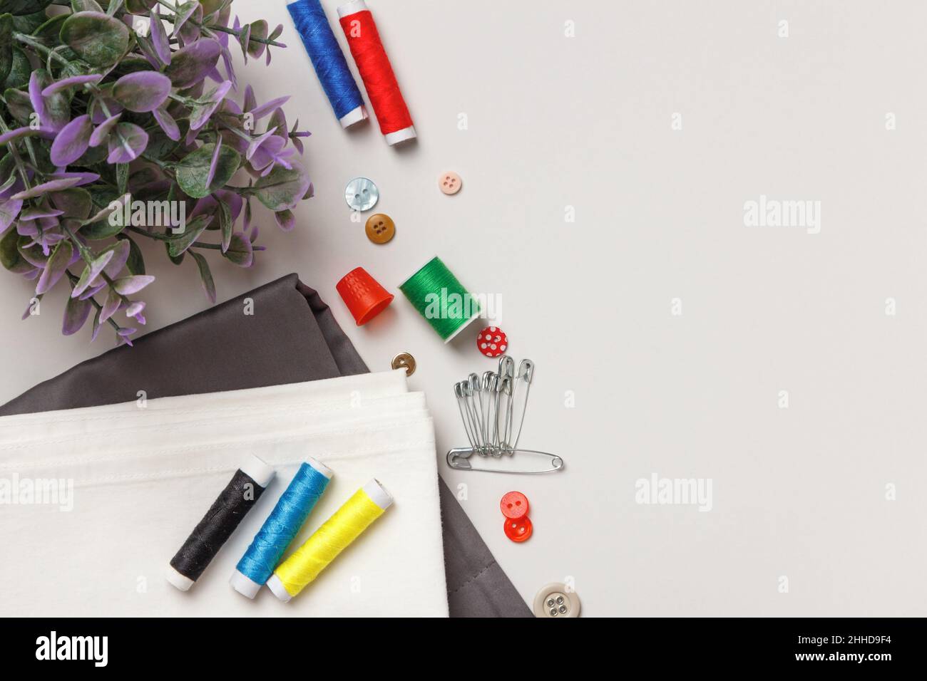 Spool of thread top view hi-res stock photography and images - Alamy