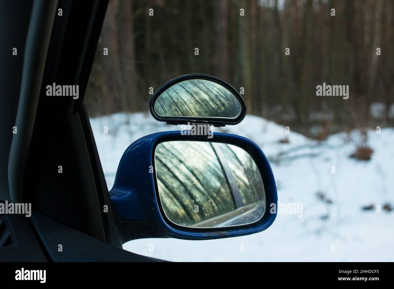 Reflection of forest in side mirror of car Stock Photo - Alamy