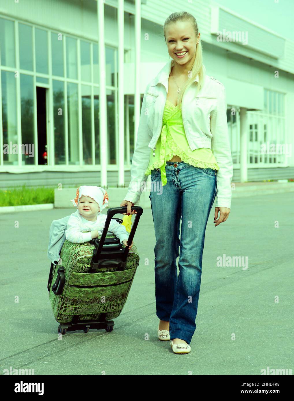 Valise family hi-res stock photography and images - Alamy