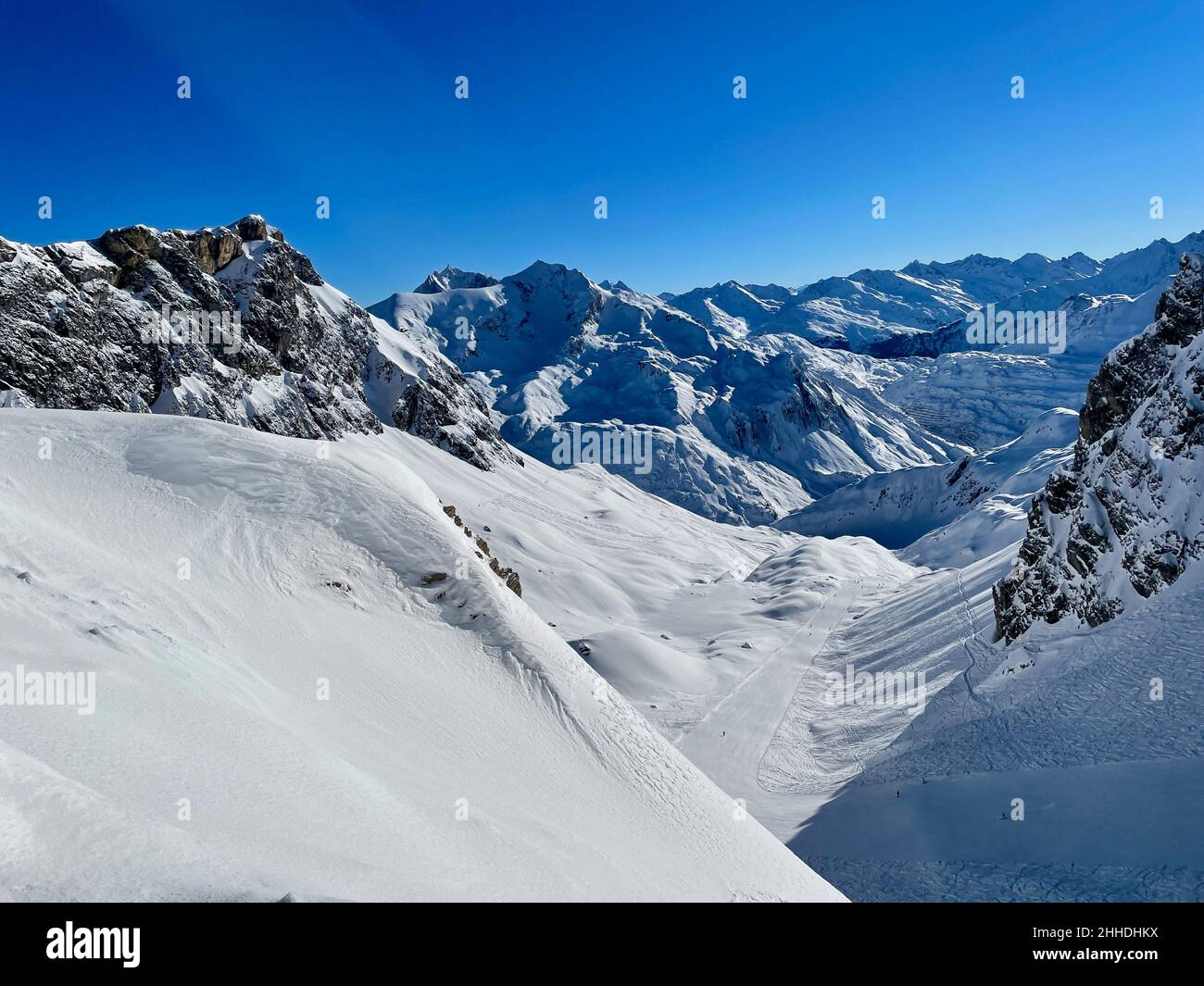 Empty pistes hi-res stock photography and images - Alamy
