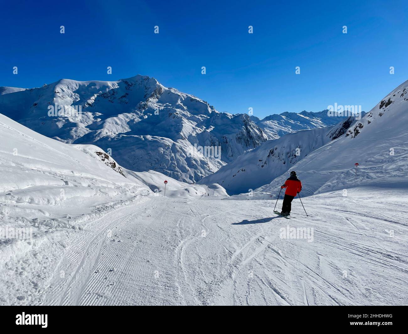 Empty pistes hi-res stock photography and images - Alamy