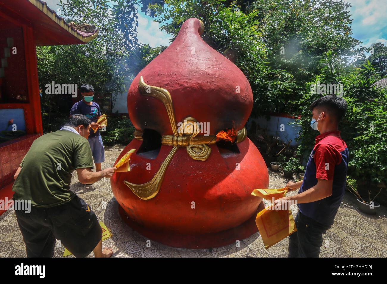 the tradition of cleaning altars and statues of gods at the Buddhist ...