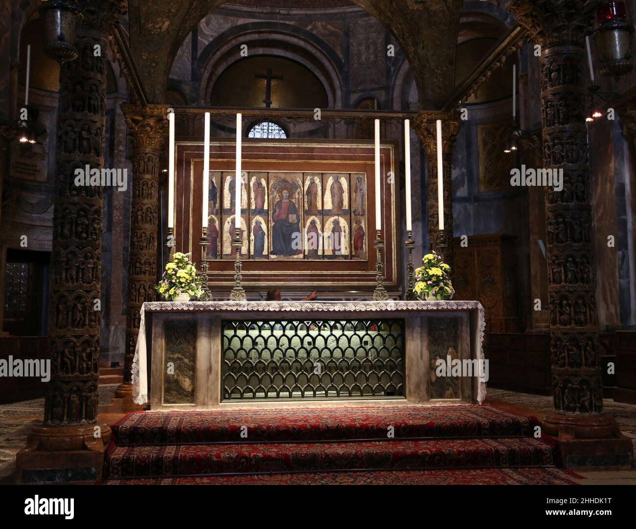 St Mark's Basilica-high altar with St Mark's tomb Stock Photo - Alamy