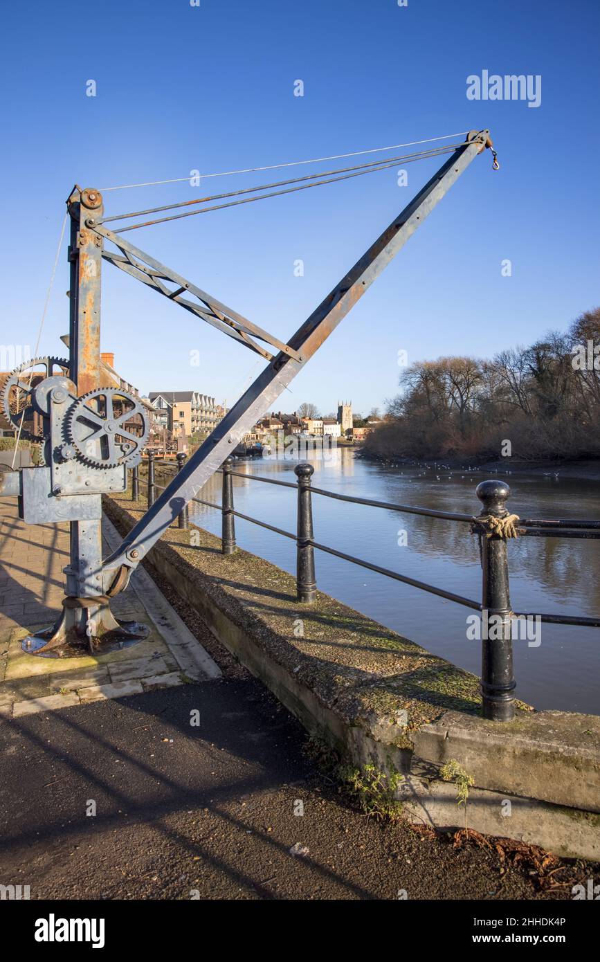 old crane at old isleworth on the banks of the river thames in london ...