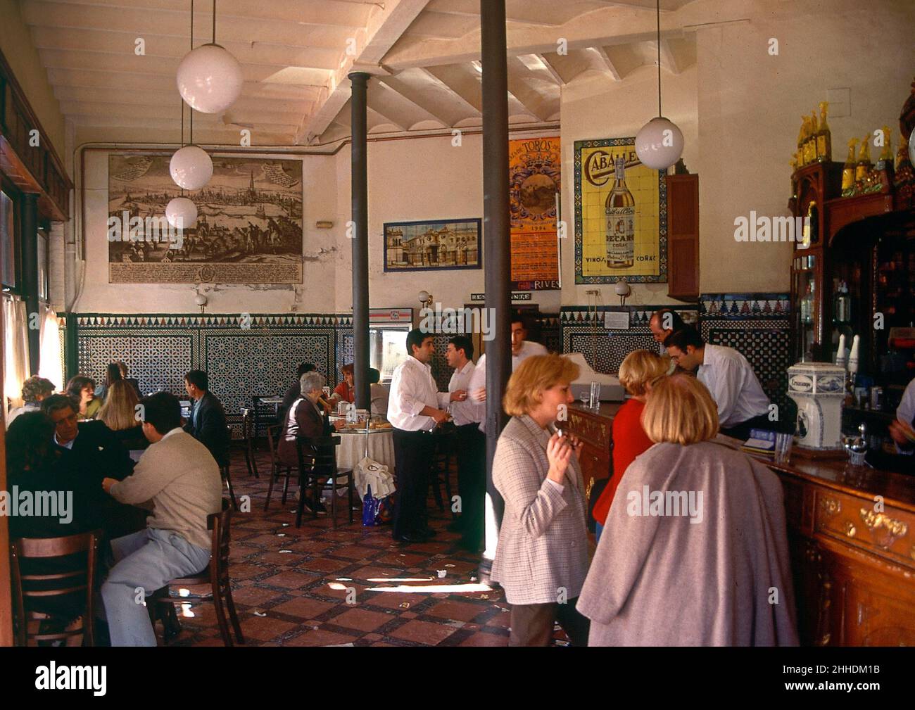 BAR TIPICO - INTERIOR CON GENTE TOMANDO EL APERITIVO. Location: BARRIO ...