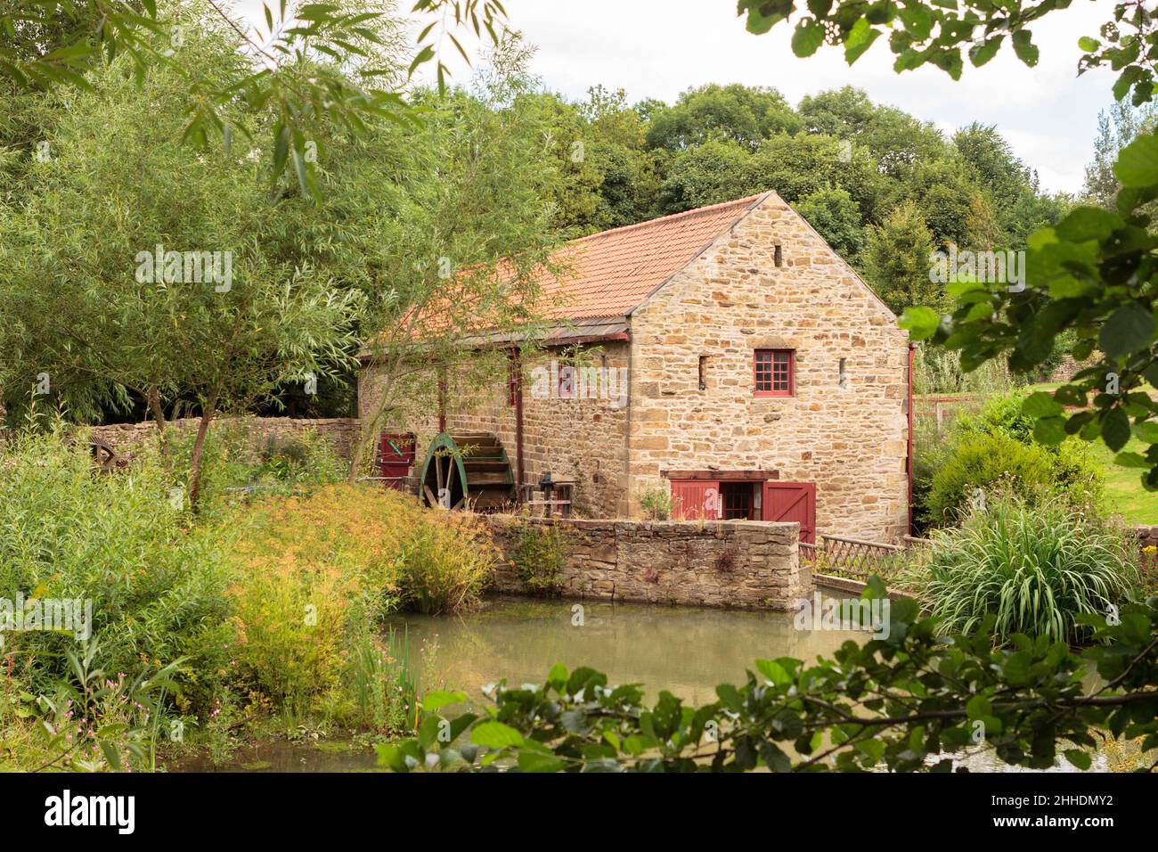 18th century watermill england hi-res stock photography and images - Alamy