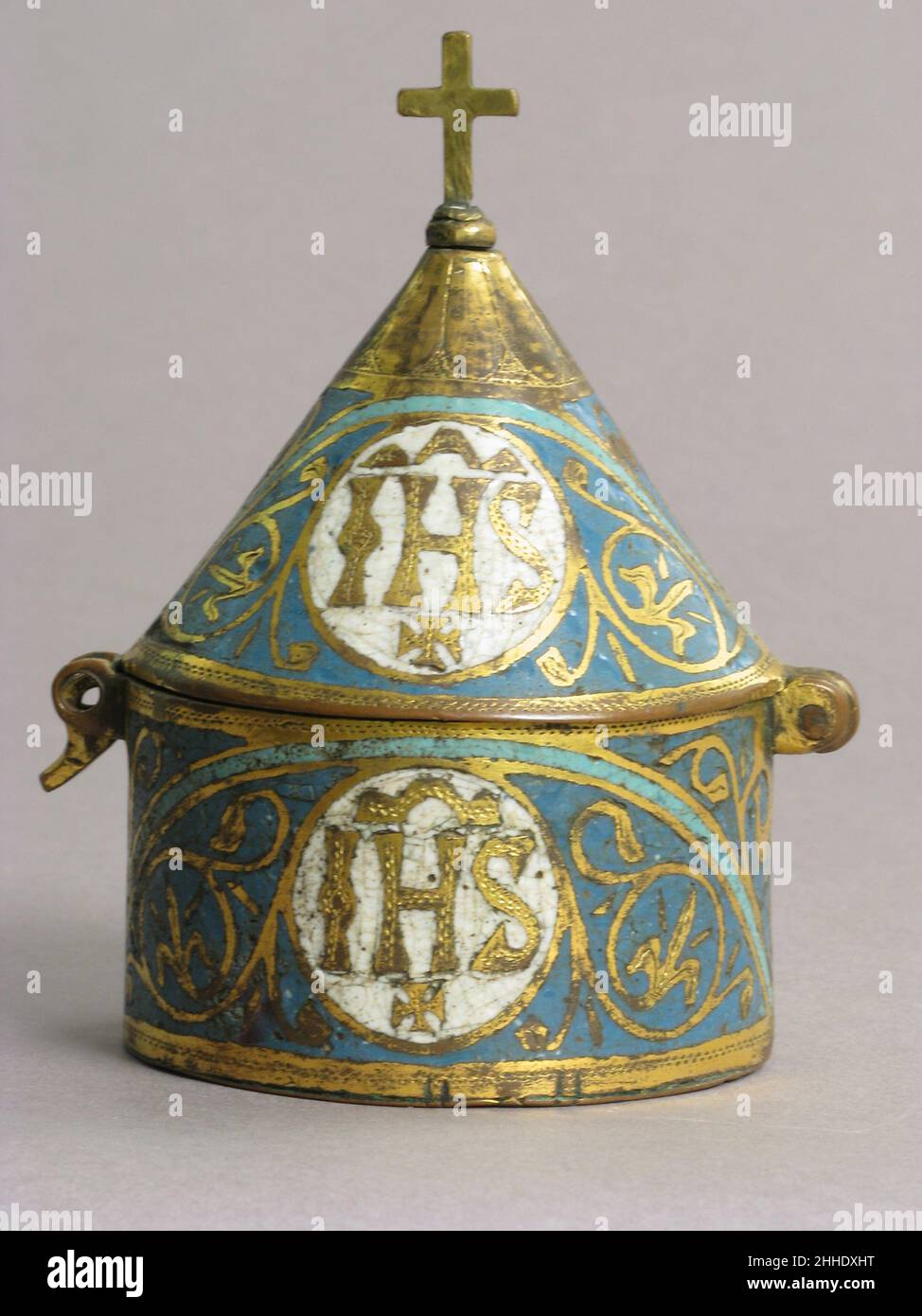 Communion wafer box hi-res stock photography and images - Alamy