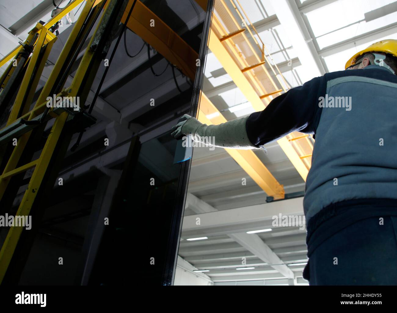 Glass manufacturing factory. Workers in the factory Stock Photo - Alamy