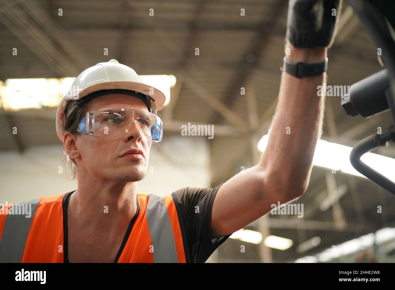 Men industrial hi-res stock photography and images - Alamy