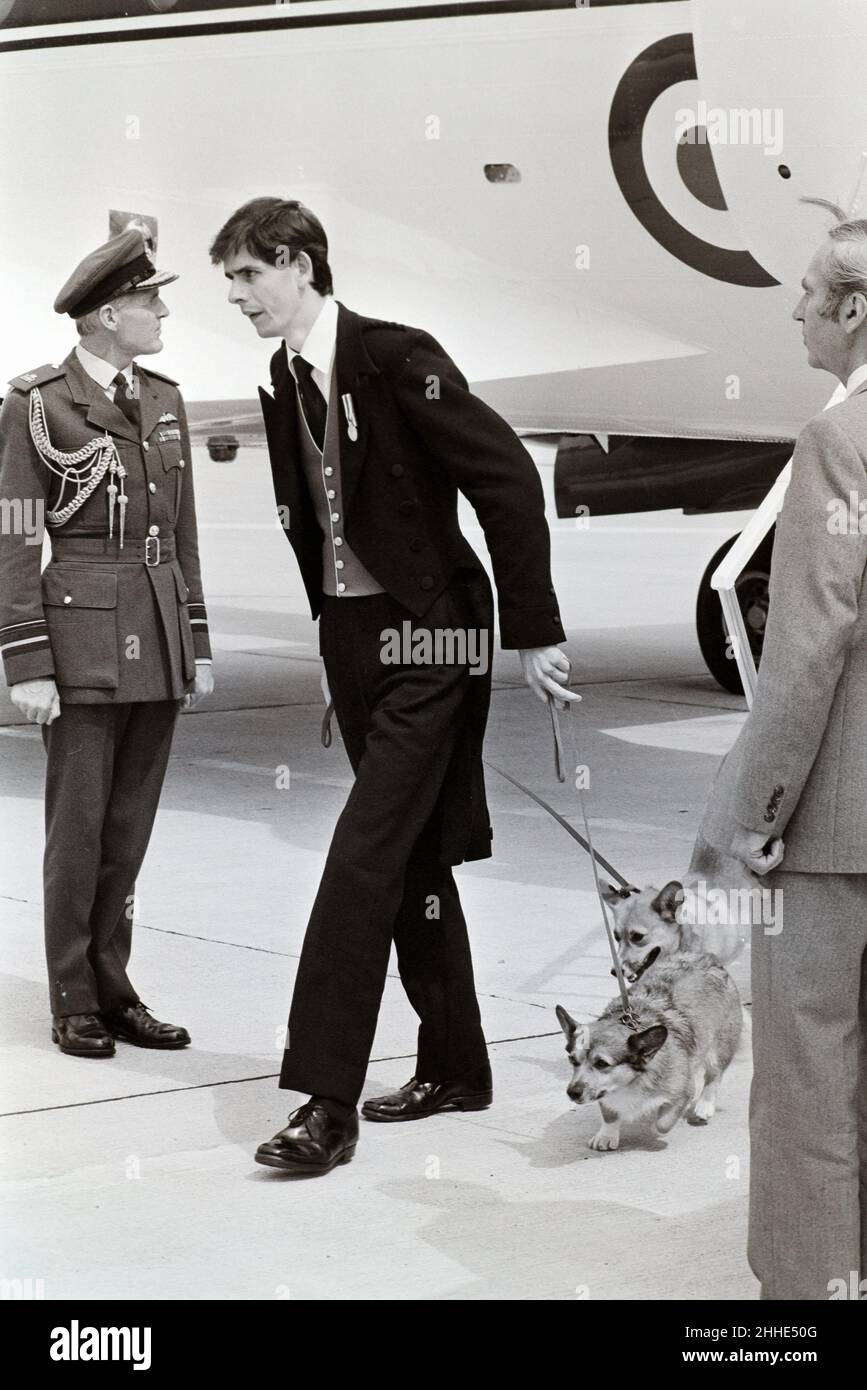 Queen's aids at Heathrow Airport August 1982 with Corgis Stock Photo ...