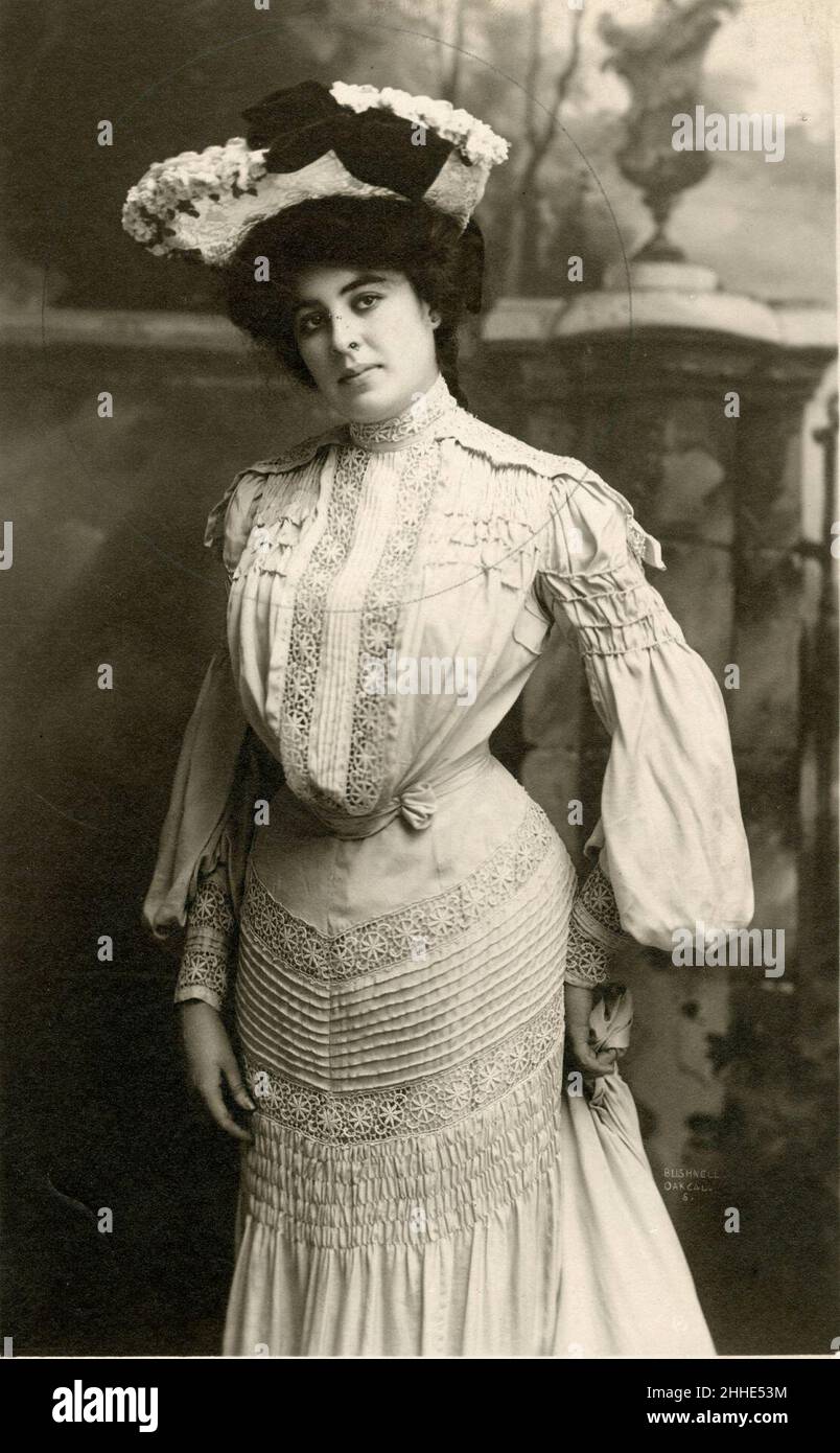 Stage actress Edith Campbell Stock Photo - Alamy