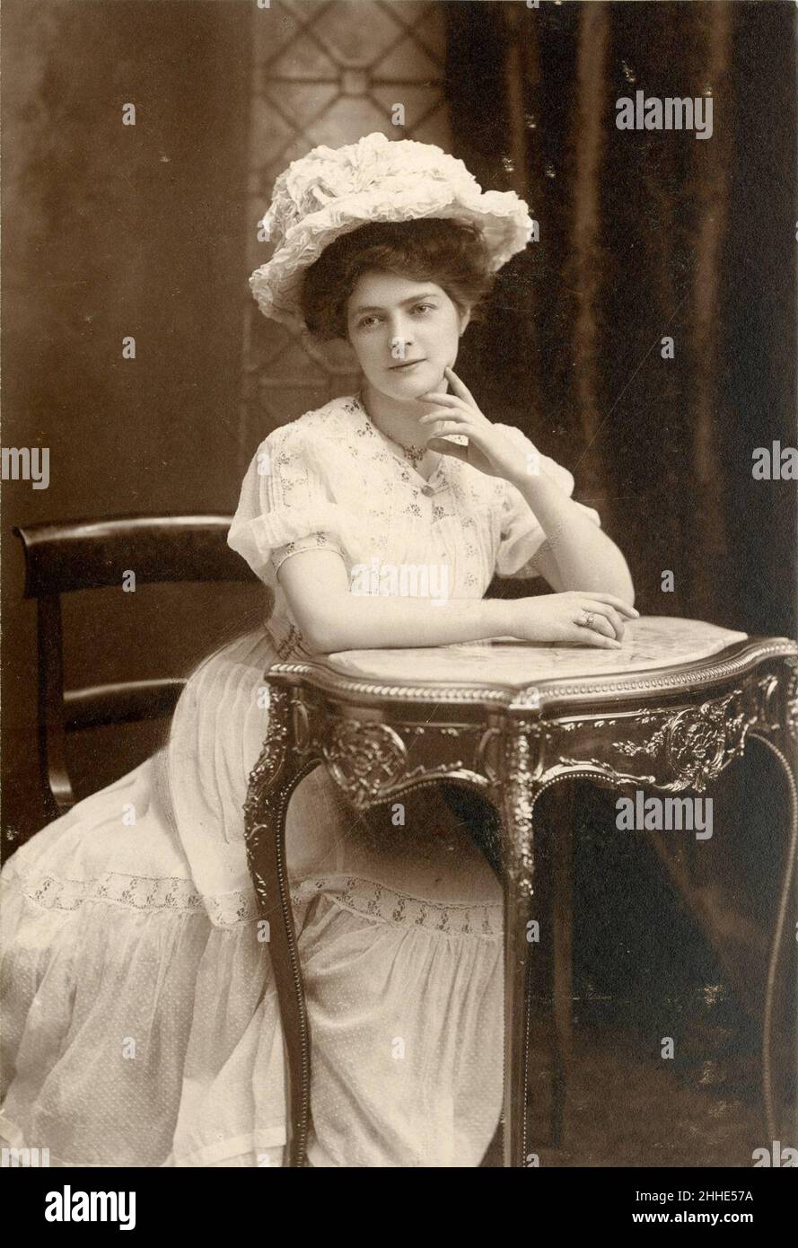 Stage actress Helena Byrne Stock Photo - Alamy
