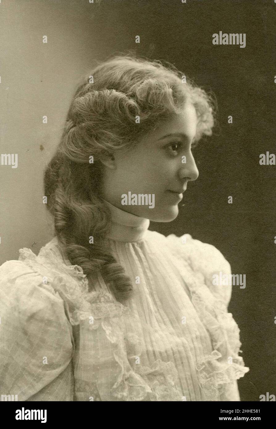 Stage actress Helen Byron Stock Photo - Alamy