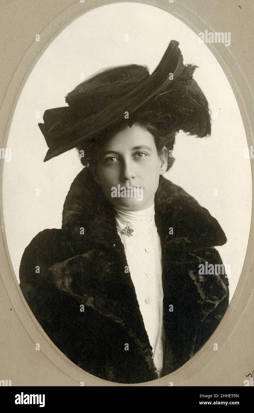 Stage actress Mary Holmes Stock Photo - Alamy