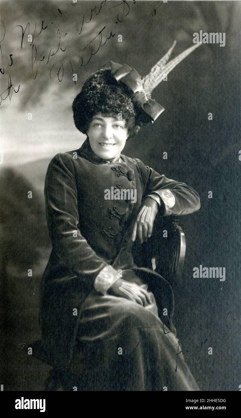 Stage actress Nettie De Coursey Stock Photo - Alamy