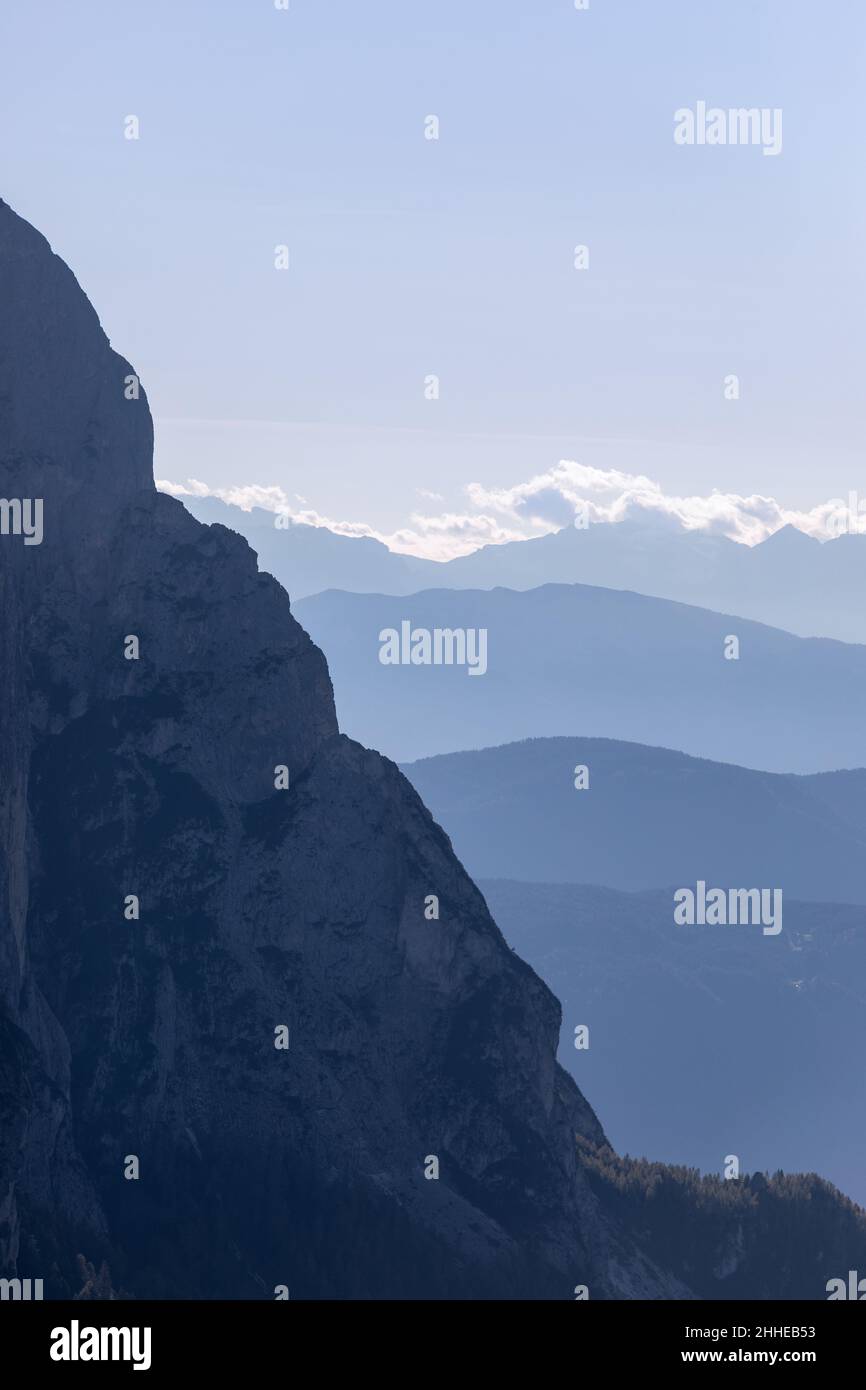 Horizontal mountain ranges and vertical slope of Punta Euringer ...