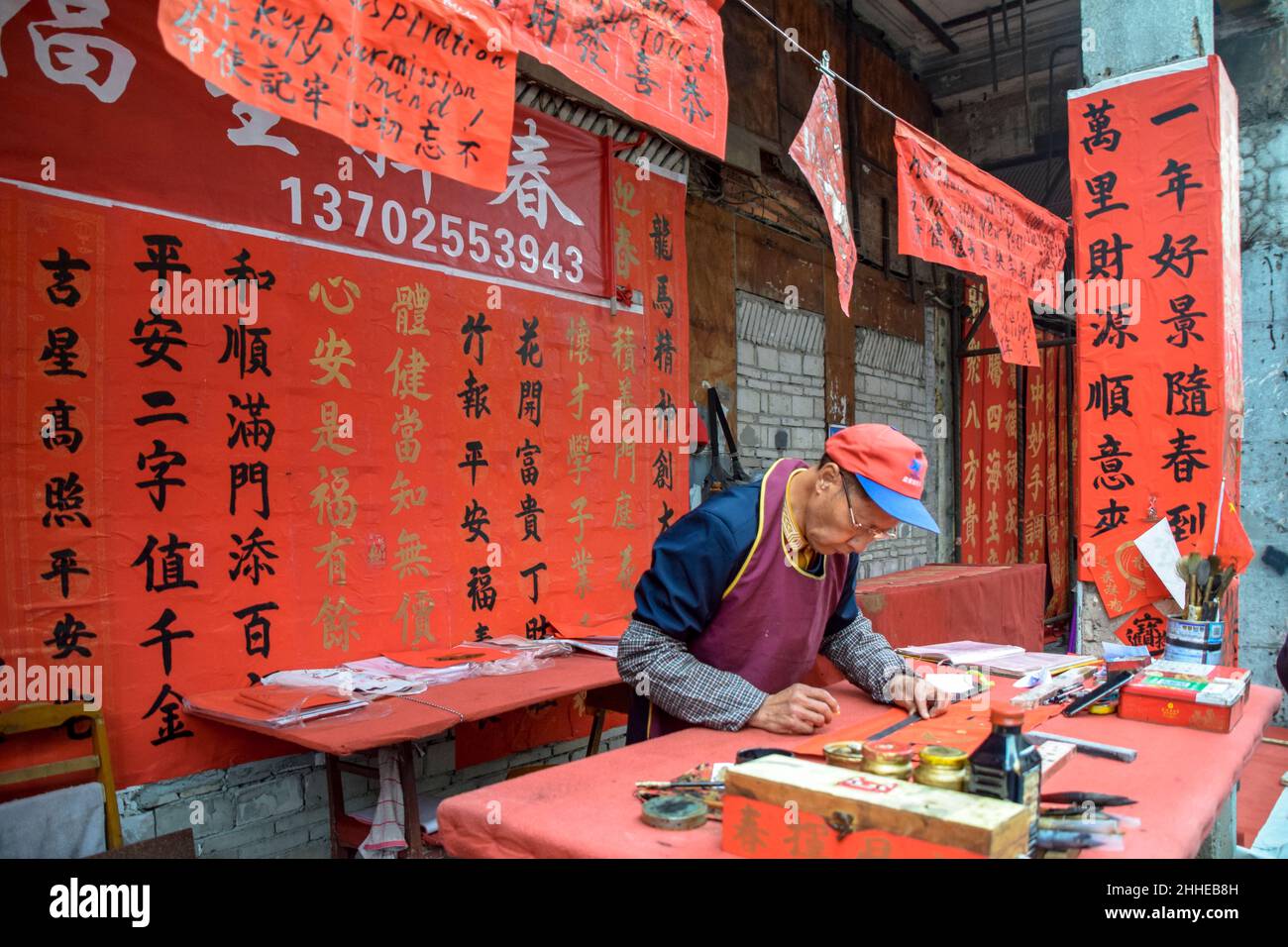 Old chinese man writing calligraphy hi-res stock photography and images ...