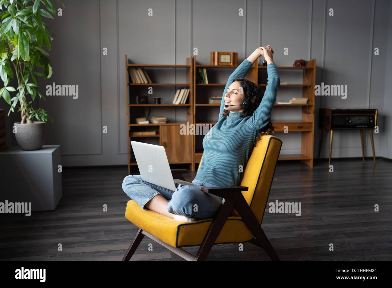 Employee physical activity office hi-res stock photography and images ...