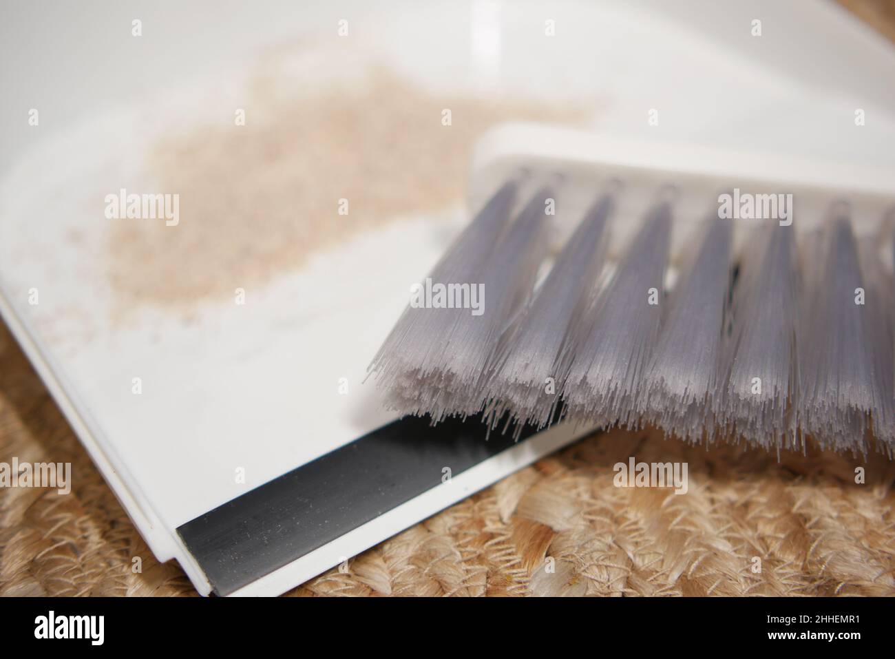 floor dust with dust pan close up Stock Photo - Alamy